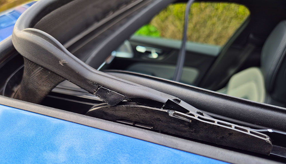 Moonroof wind deflector broke- stuck open | SwedeSpeed - Volvo ...