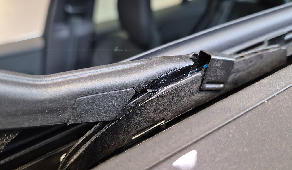 Moonroof wind deflector broke- stuck open | SwedeSpeed - Volvo ...